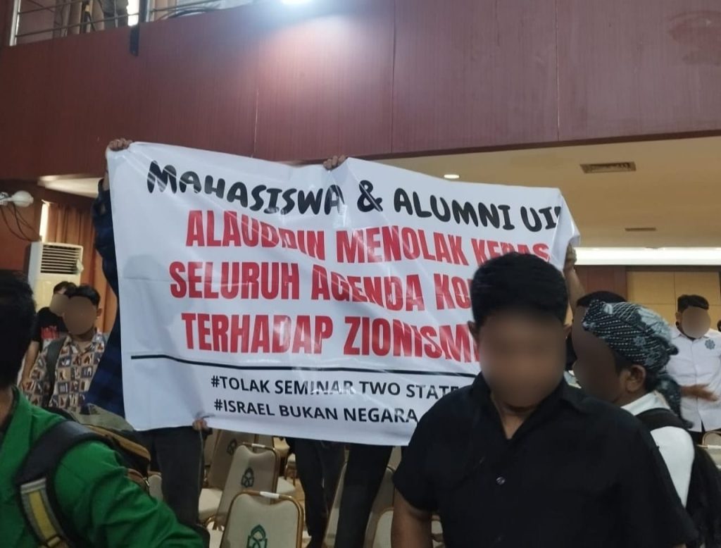 Seminar Internasional UIN Alauddin Tuai Protes, Mahasiswa Bentangkan ...